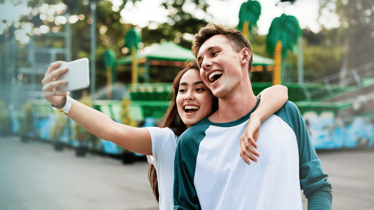 The Teen Dating Manual: Age Gaps, Dos and Don'ts, and Expert Advice ...